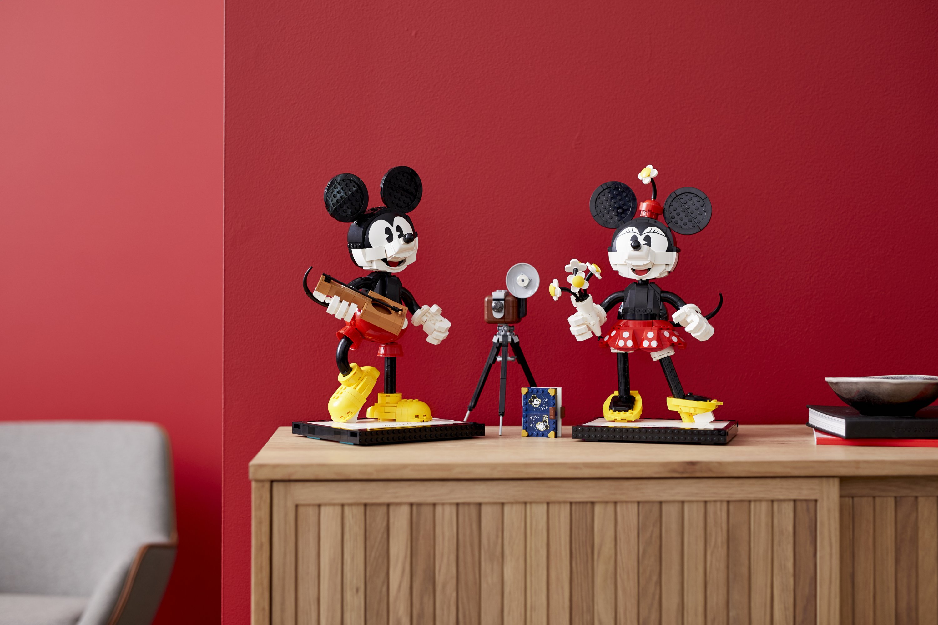 CREATE YOUR OWN ICONS OF THE FILM WORLD WITH THE NEW LEGO®| DISNEY ...